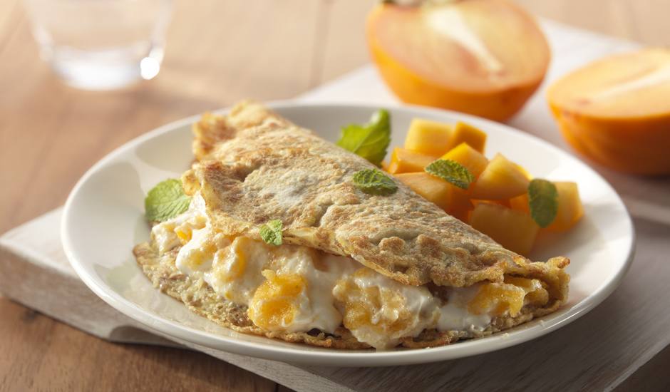 Flensjes met kaki yoghurt, maple syrup en kaneel | Solo